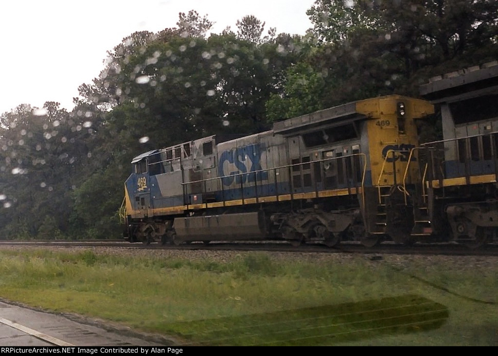 CSX 469 leads NB